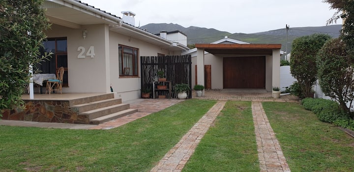 24 Fifth Holiday Home - Kleinmond