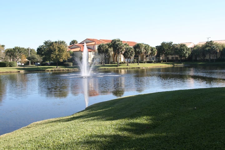 2 Bedroom 2 Bath Condo, Ground Floor, Lakeview - Plantation, FL