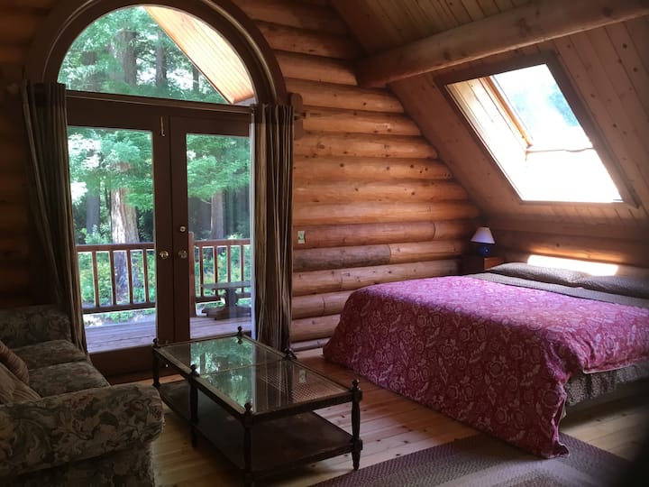 Redwood Log Cabin Room - B - Crescent City, CA