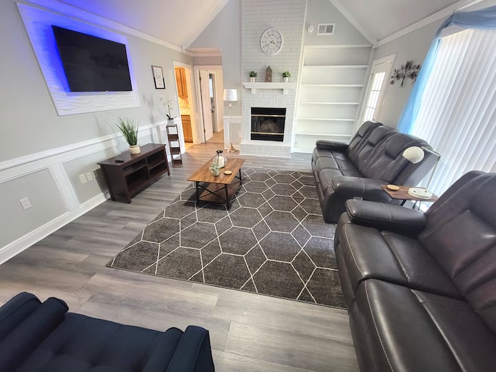 Luxury 3br Home • Central Memphis Retreat - Memphis, TN