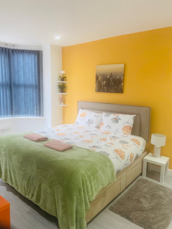 *Super King Apt Near City Centre - Leeds