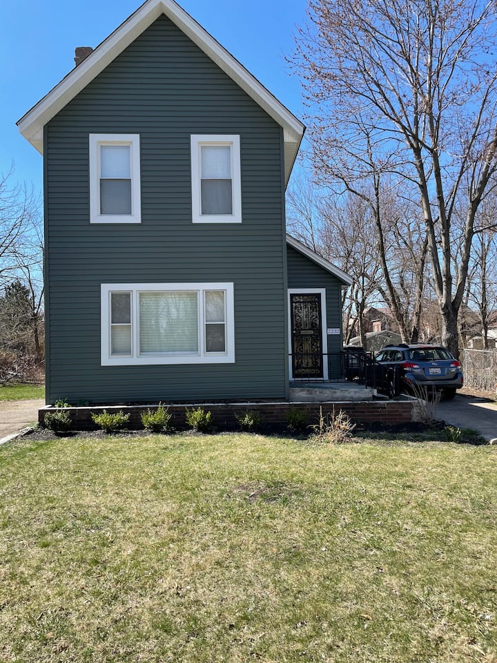 Spacious Modern House Next To Cleveland Clinic - Cleveland, OH