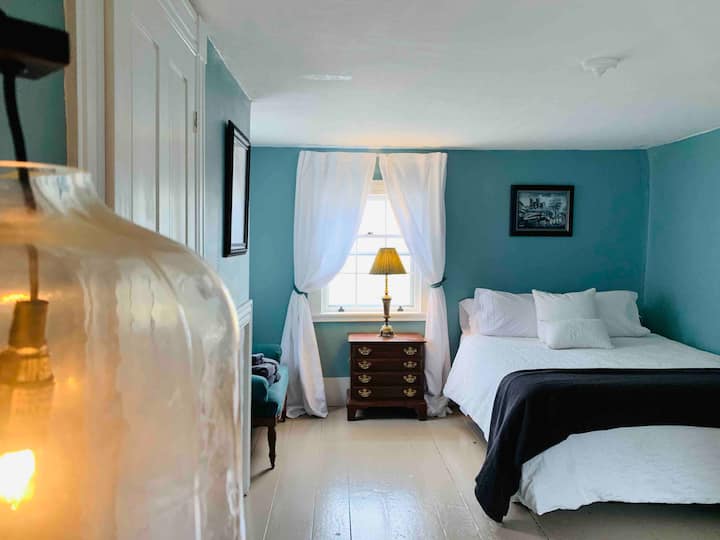 The Seaside Suite- With Views Of Salem Commons - Beverly, MA