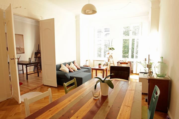 Spacious And Cosy Artist Apartment - Berlin