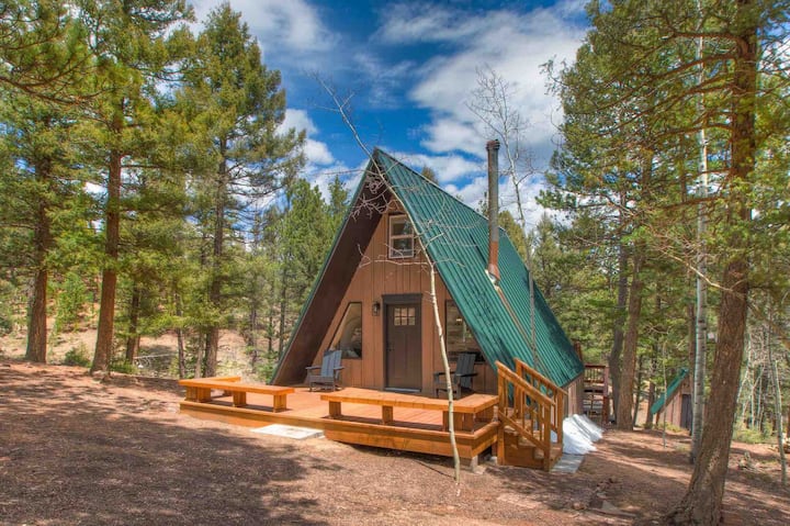 A-frame, Tiny Home, Hot Tub, 3 Acres, Sleeps 4! - Woodland Park, CO