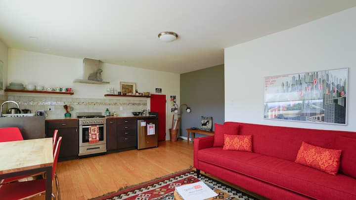 Cozy Renovated Bay View Apt In Oakland W/ Parking - Oakland, CA