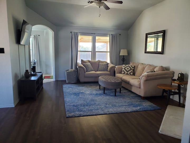 Beautiful, Fully Loaded Home Just South Of Austin! - Buda, TX