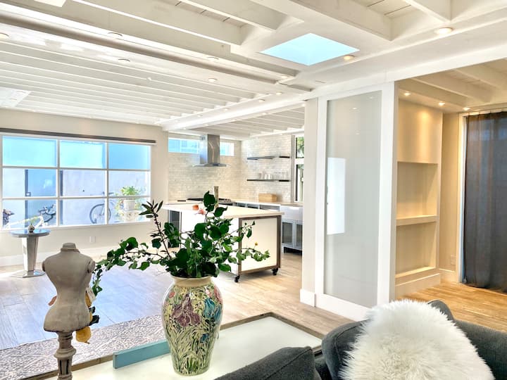 Contemporary Beach Haven - Ventura, CA