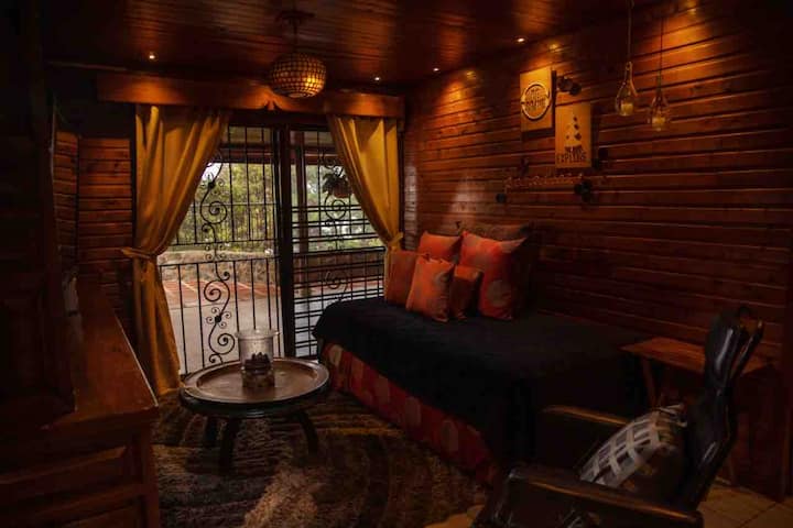 Lovely Country Cabin, With A View And A Pool. - Cali