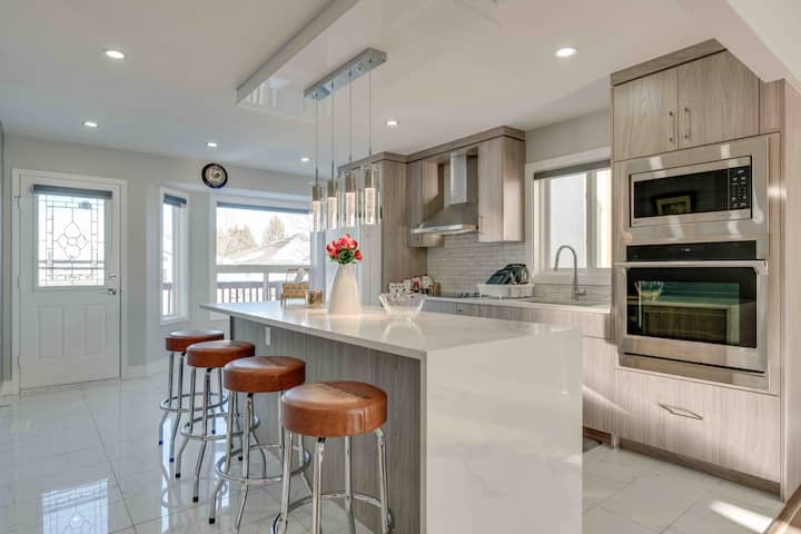 6 Bedroom 3bath2 Min From Highway1 And Stony Trail - カルガリー
