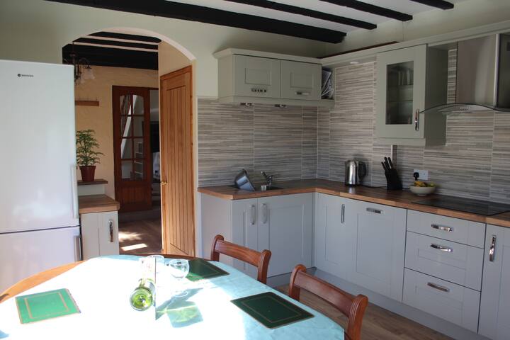 Plough Cottage, Modern With Character - Manorbier