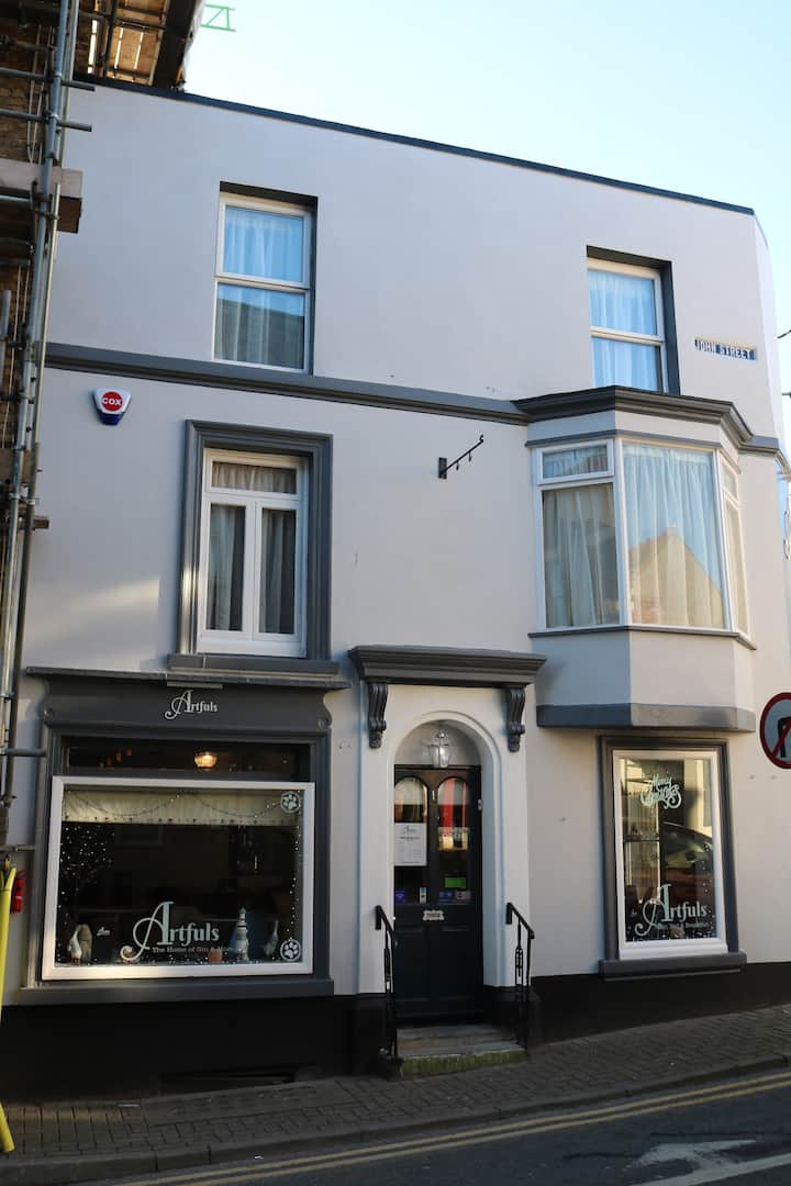 Artfuls, Quirky Unique Bed & Breakfast-oriental - Broadstairs