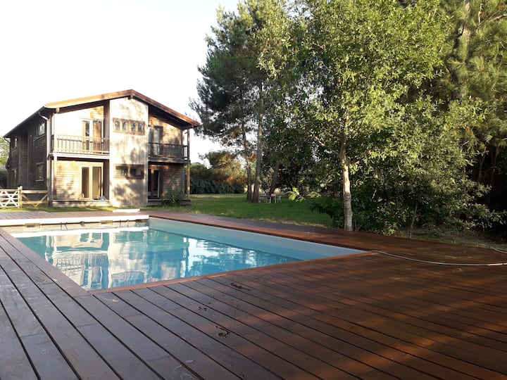 Grande Maison Confortable Et Moderne Avec Piscine - Lit-et-Mixe