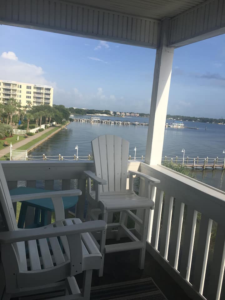 Condo On The Water With An Amazing View. - Okaloosa Island, FL