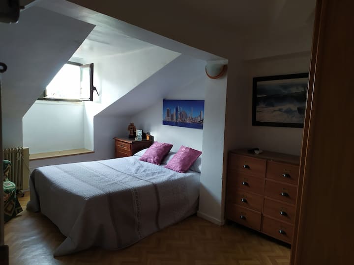Private Room In The Heart Of City
Buget Friendy - San Sebastián