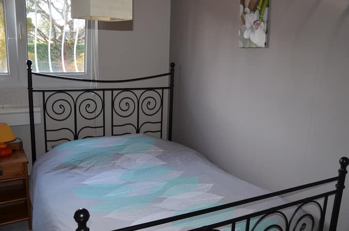 Chambre Avec Entrée Indépendante Dans Maison - Besançon