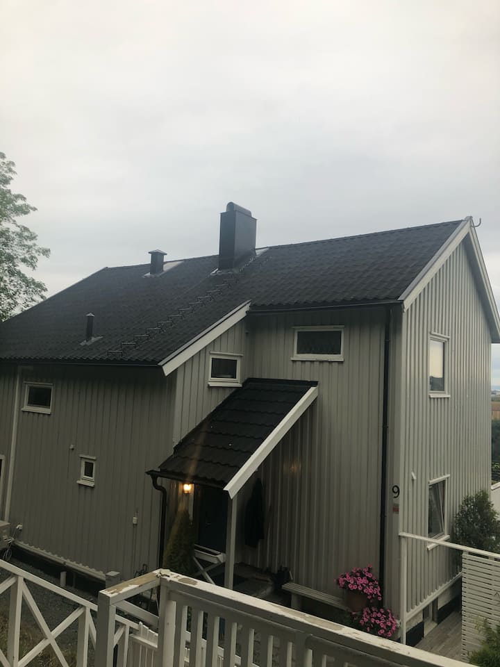 Sentrumsnær Enebolig Med Utsikt Og Flott Hage. - 特隆赫姆