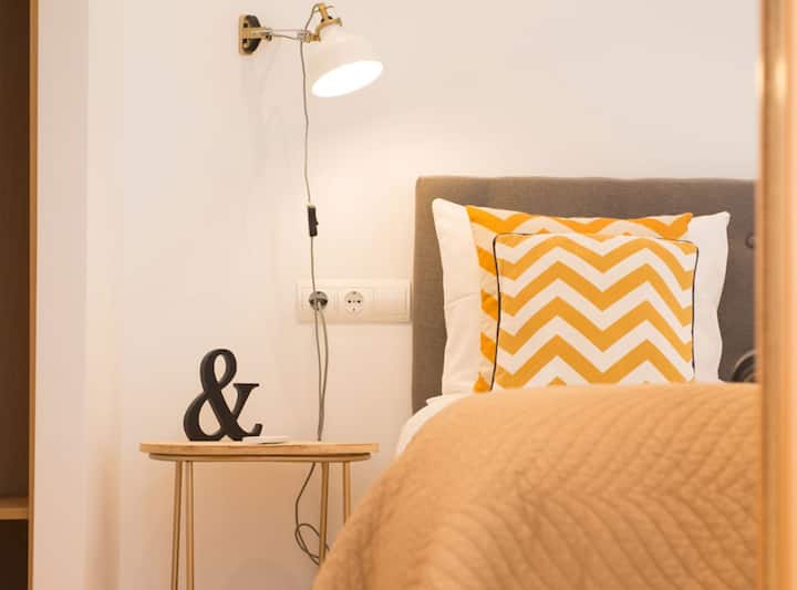 Casilda's Yellow Barcelona Beach Boutique - Badalona