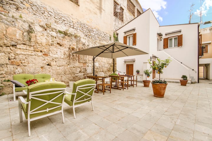 Appartamento Con Giardino In Centro Storico - Palermo