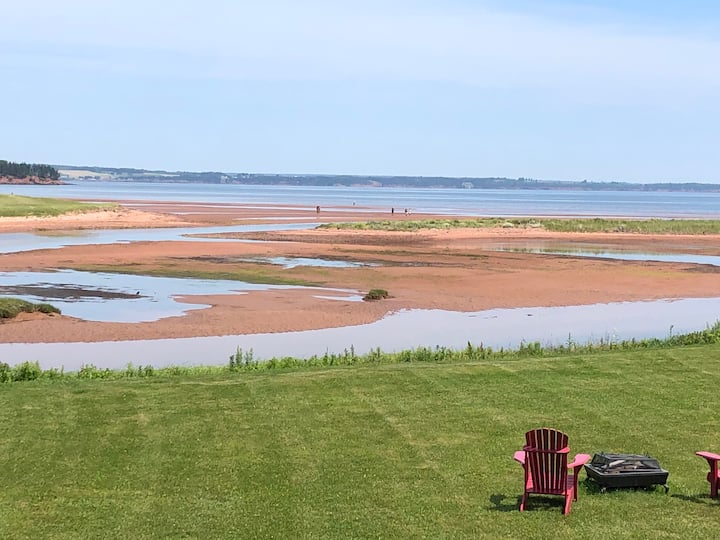 By The Shore Waterfront Cottage - Prince Edward Island