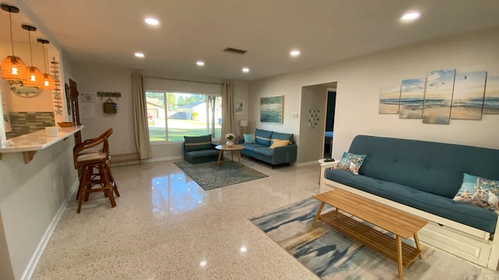 Cozy Beach-style House 1.5 Miles From The Beach - Largo, FL