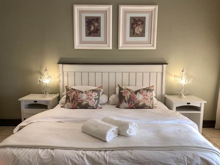 Karmichael Farm - Tranquility Room - Underberg