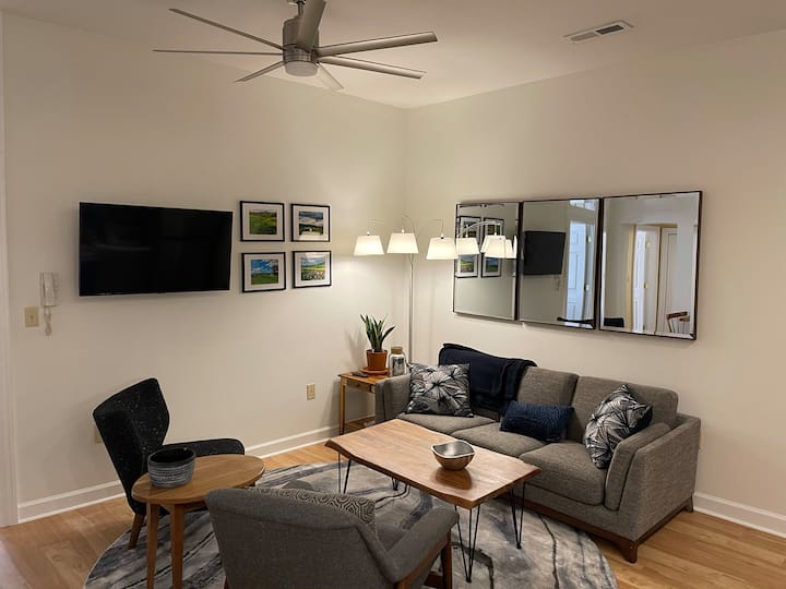Newly Renovated 2br Downtown Apartment - Staunton, VA