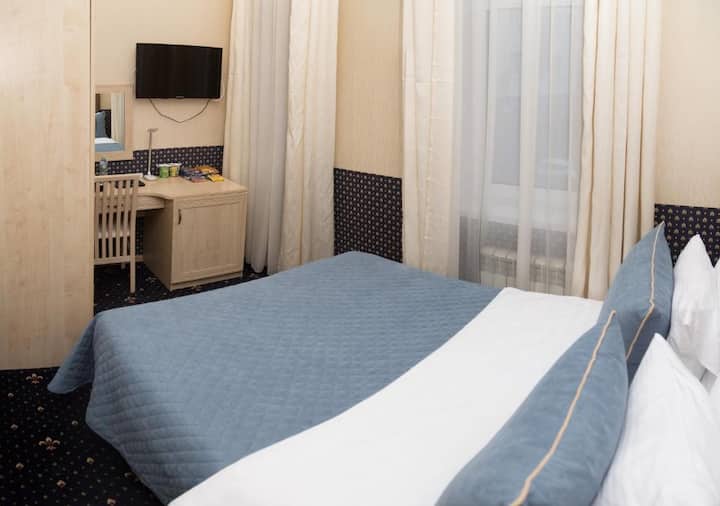 Бюджетный двухместный номер в отеле Мира - Moscow