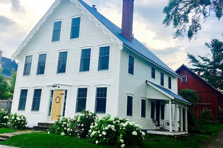 Heart Of East Burke - Beautiful In Town Farmhouse - Burke Mountain, VT
