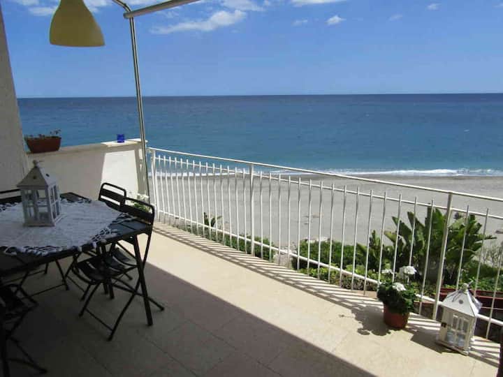 Appartement Directement Sur La Plage Près Taormine - Roccalumera