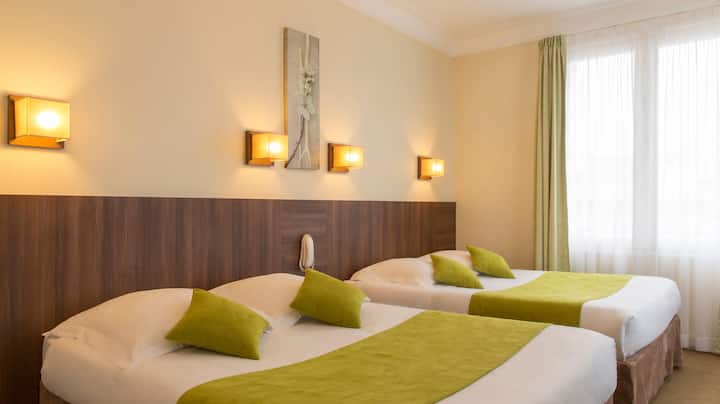 Family Quadruple 2 Beds | Hôtel Cléria, Lorient - Riantec