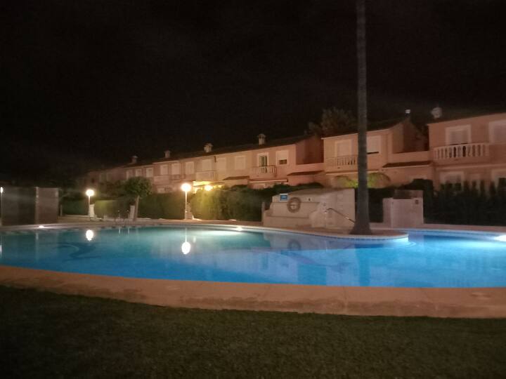 Con Barbacoa, Tumbonas Y Piscina - Ondara