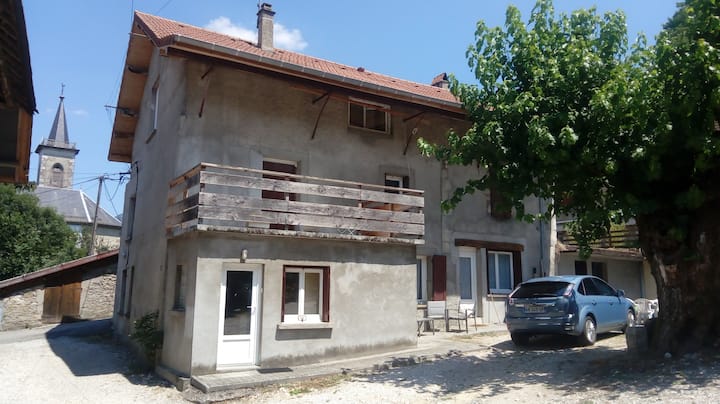 Charmant Logement Avec Parking Gratuit à Proximité - Culoz