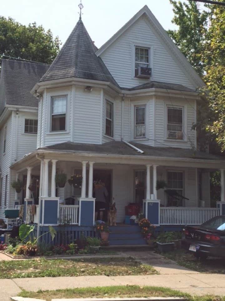 Rm For 1-2, Newton/boston: Weekly/monthly Discount - Concord, MA