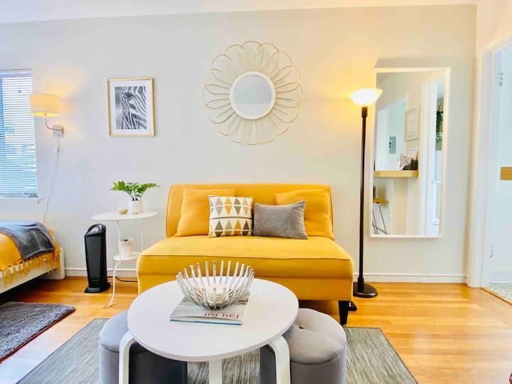 Bright Mid-century Studio Near Lake Merritt - Oakland, CA