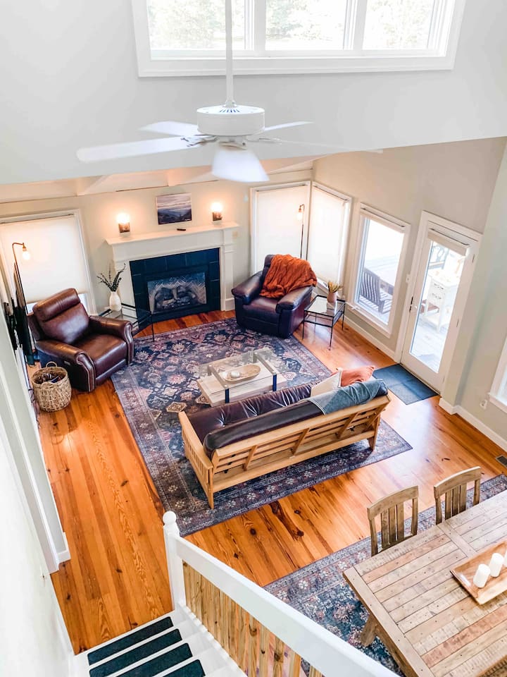 Airy Farm Cabin Beneath The Mountains - Wintergreen, VA