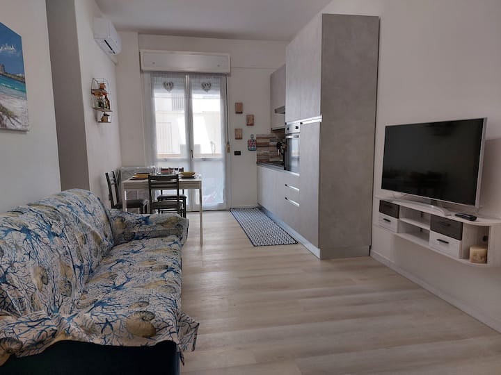 Alghero 100m Dal Mare
Cin It090003c2000r2734 - Alghero