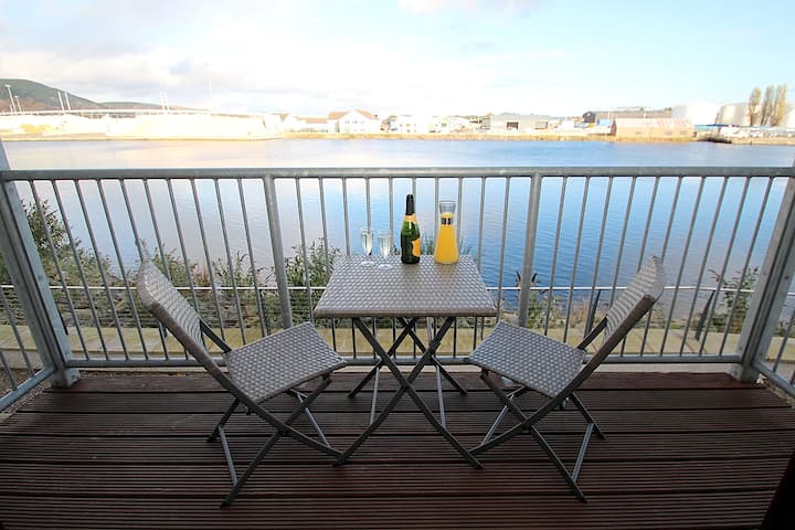 Spacious Riverside 2br Apartment - City Centre - Inverness