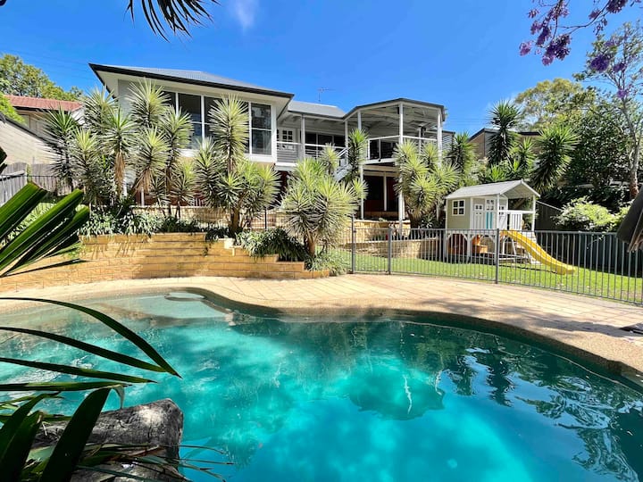 Sparkling Swimming Pool With Waterfall! - Newcastle