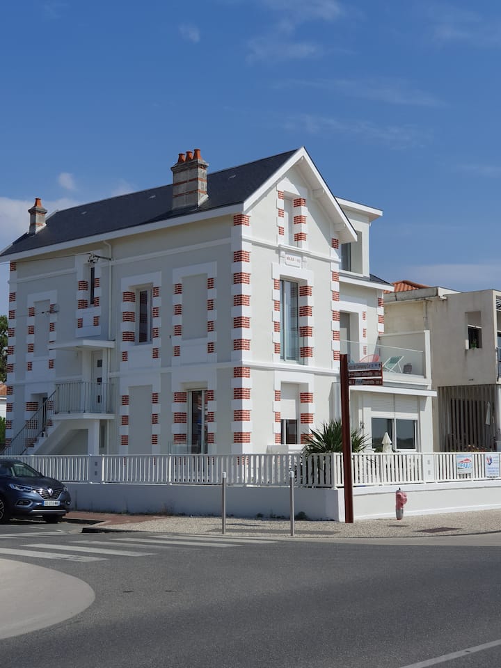 Grand Appartement Dans Villa Royannaise - Médis