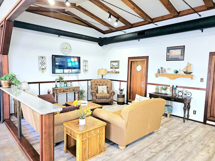 Captain's Cabin-waterfront-relax Or Work - Port Arthur, TX