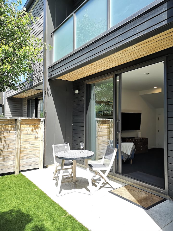 2 Bed Townhouse In Island Bay, Free Parking - Wellington