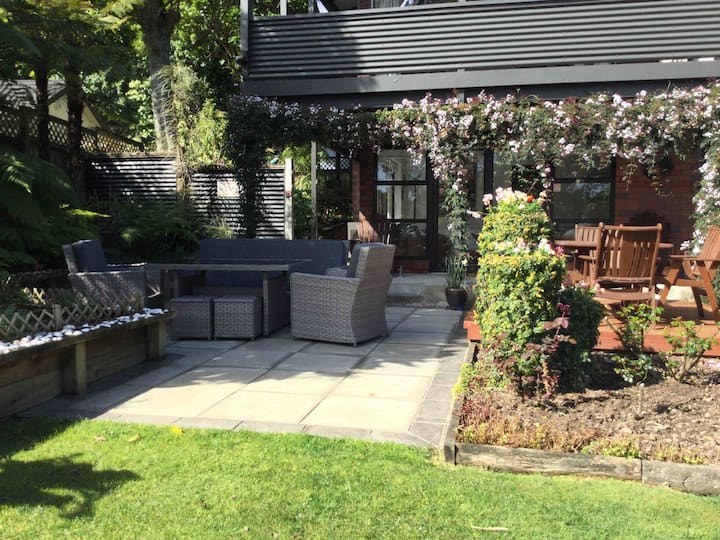 Birdsong Retreat - Waikanae