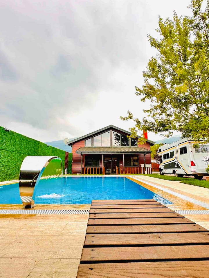 Alpha 4+1 Sıcak Havuzlu Tam Korunaklı Ahşap Villa - Kartepe