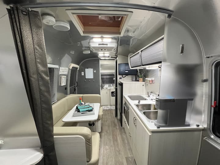 Hideaway Luxury Airstream Experience With Hot Tub - Sevierville, TN