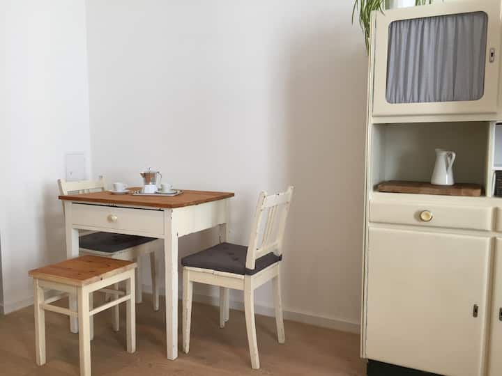 Vintage Chic In Vienna - Wenen