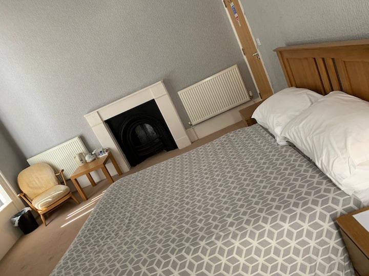 1 The Corner Rooms - Pembroke Dock