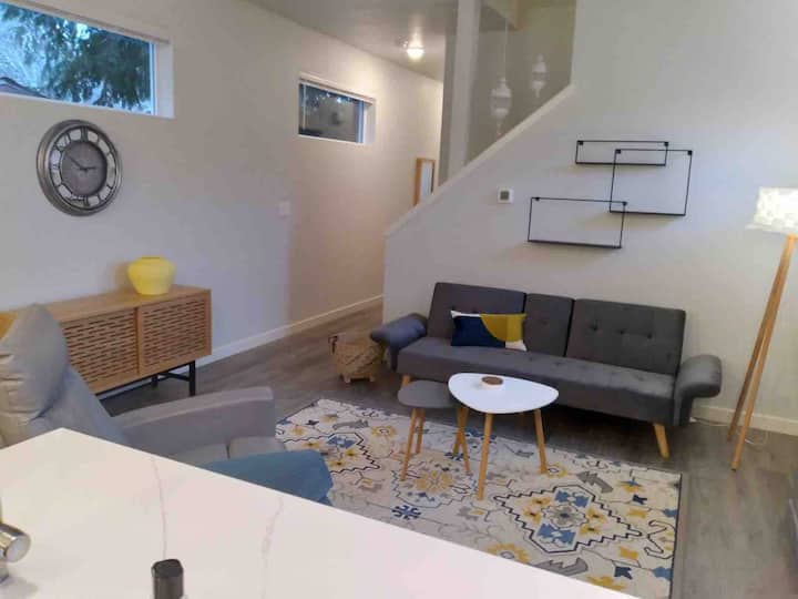 Elegant Boho Beach Getaway With Dual Masters - Rockaway Beach, OR