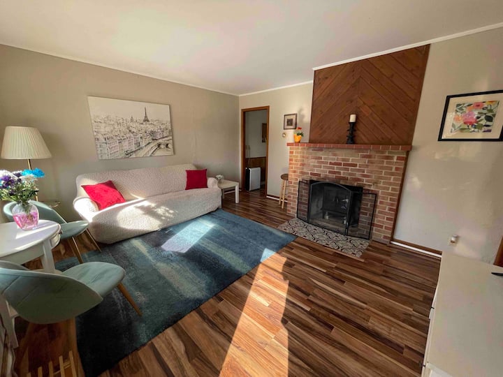 Cozy Stay Within Easy Access To Downtown - Madison, WI