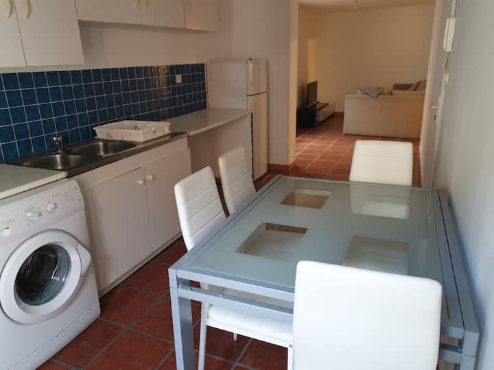 Situé Dans Un Village Entre Mer Et Collines - Mèze